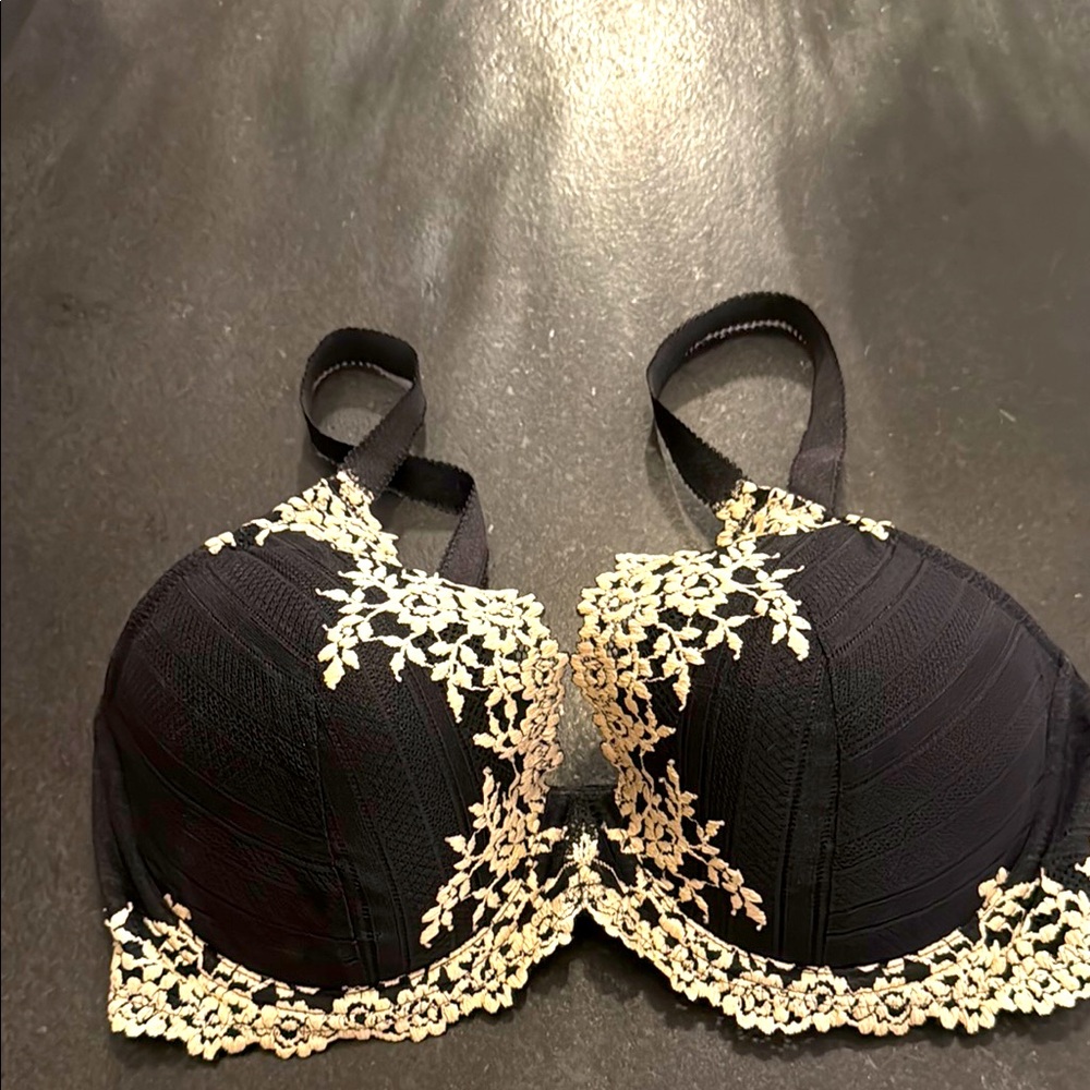 Wacoal Elegant Black And Cream Lace Bra 36dd - Gem